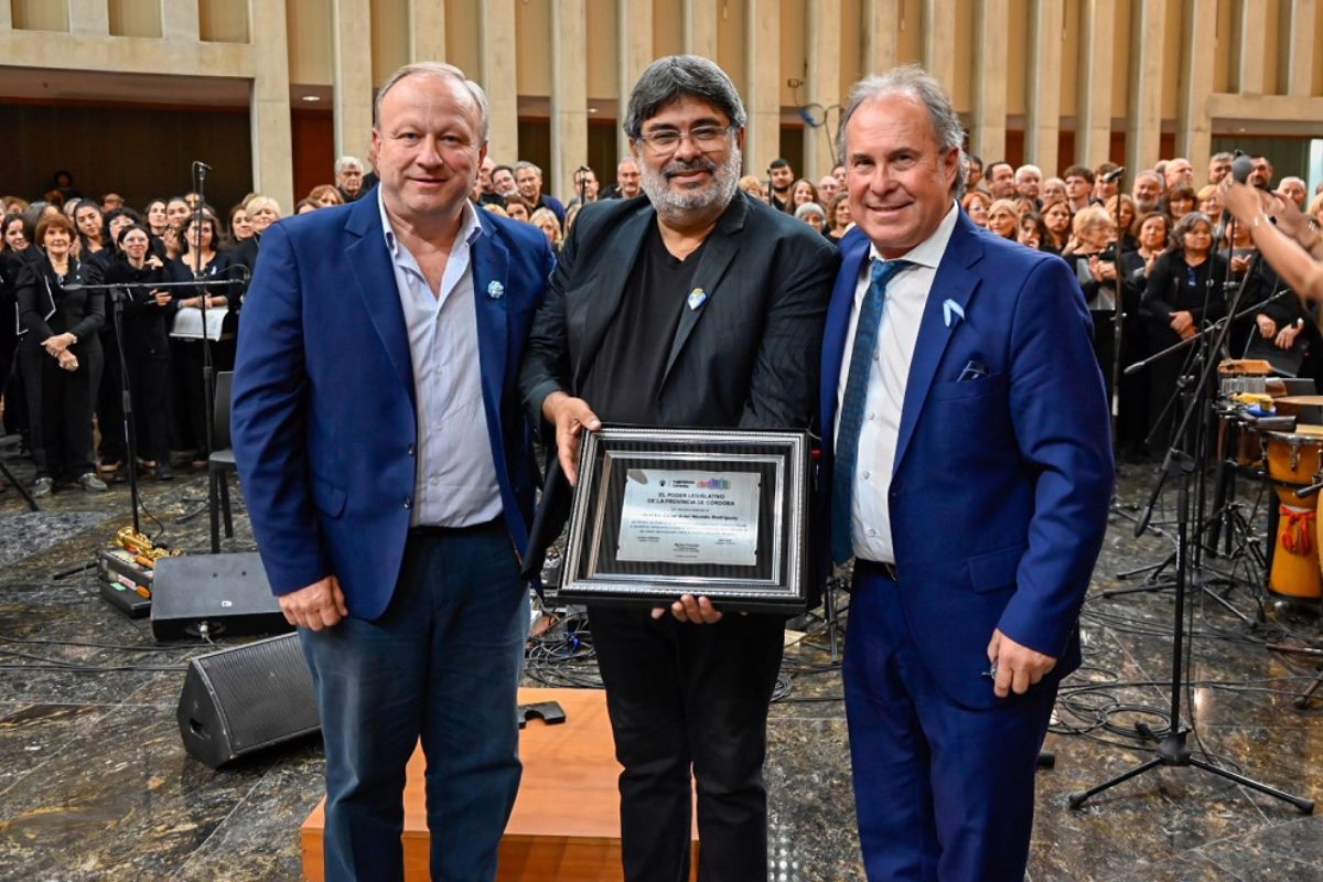Homenaje con alma y música: la Legislatura reconoció los 40 años de ...